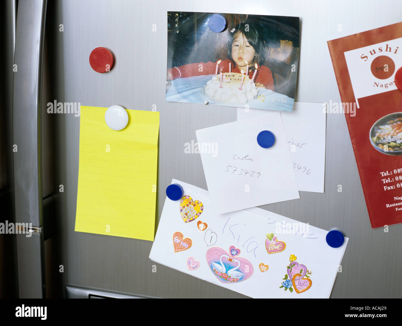 Fridge magnet notes hi-res stock photography and images - Alamy