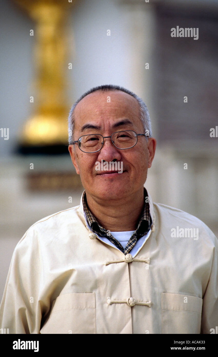 Master Chak Yan Lee performing the long form of Yang style Tai Chi ...