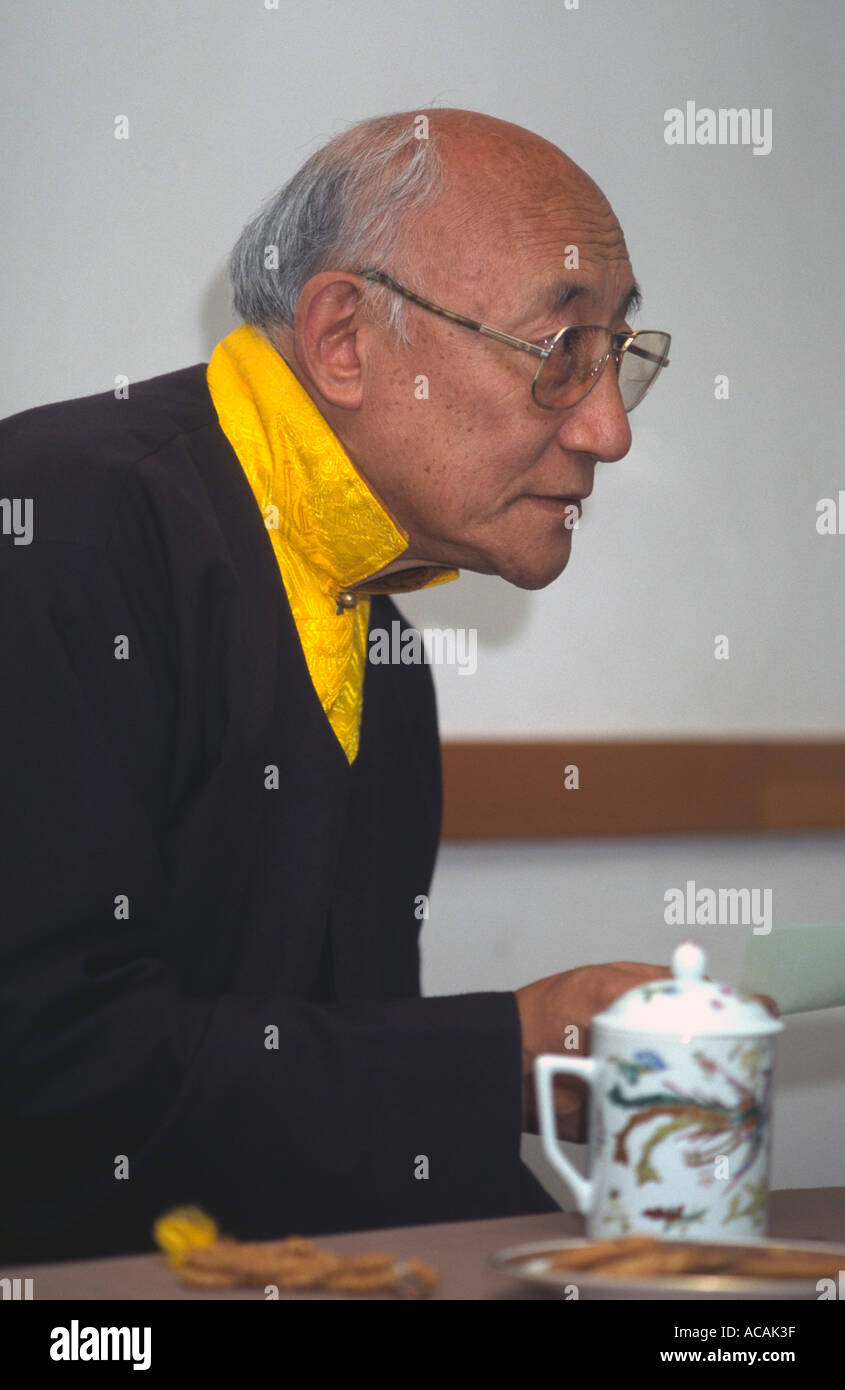 Tibetan Lama Ato (Tenzin) Rinpoche teaching Kagyupa and Ningmapa ...