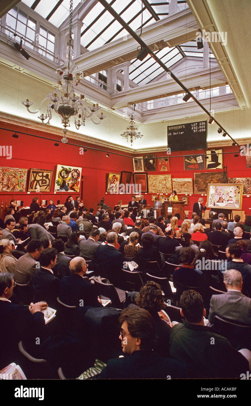 Full auction room hi-res stock photography and images - Alamy