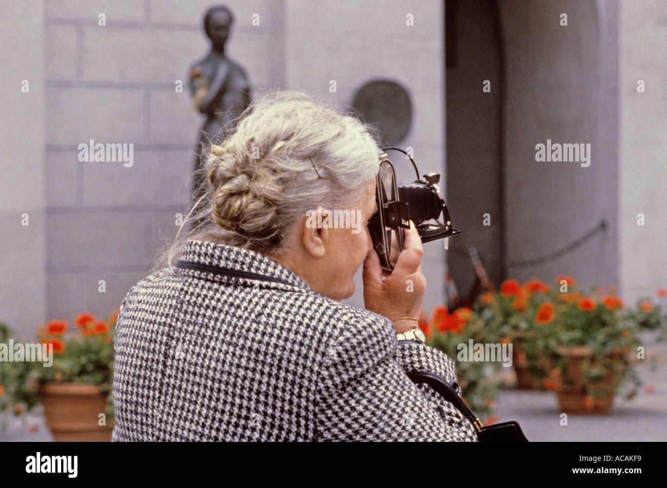 ELDERLY OLD FILM BELLOWS CAMERA 1980's Elderly lady using her old ...