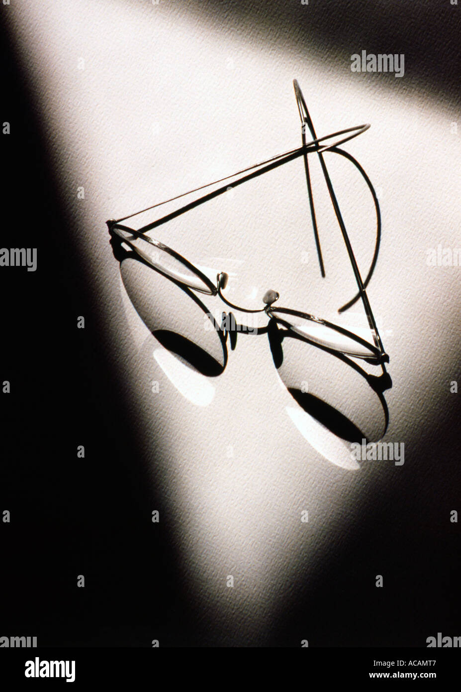 Object optics hi-res stock photography and images - Alamy
