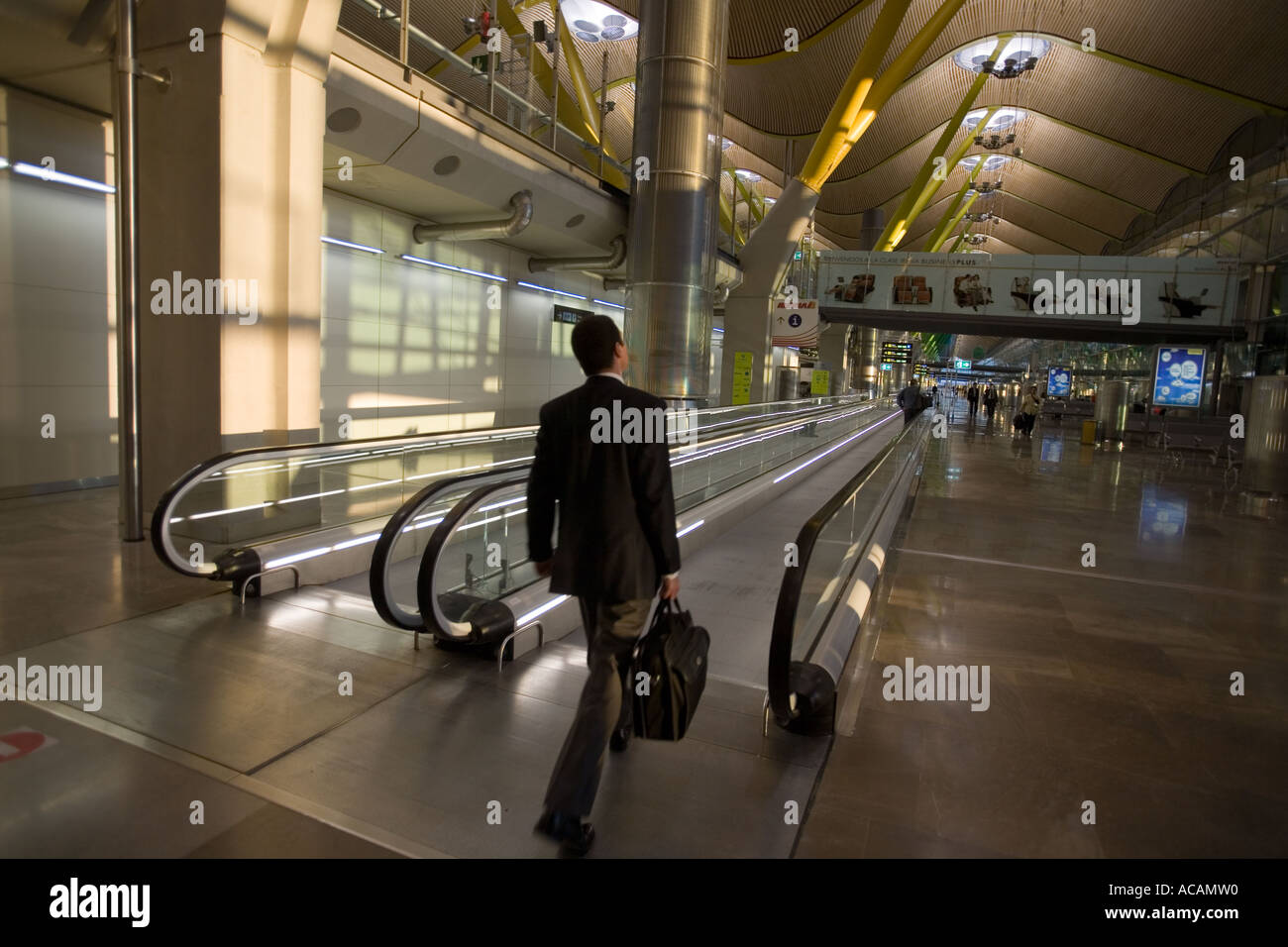 Automatic walkway moving sidewalk hi-res stock photography and images ...