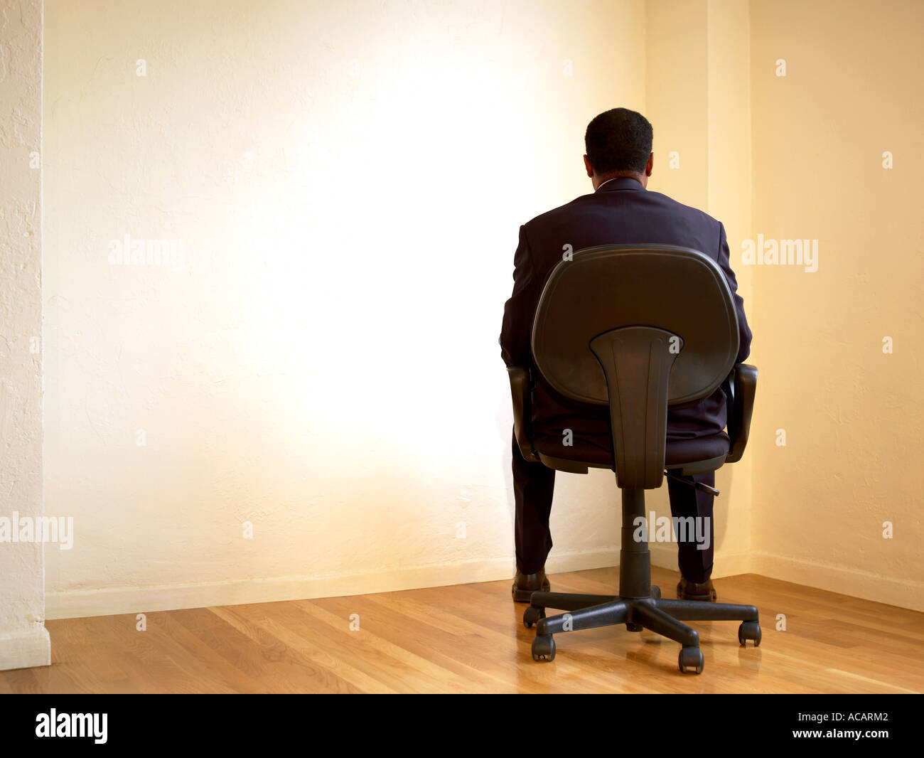 Man suit facing away hi-res stock photography and images - Alamy