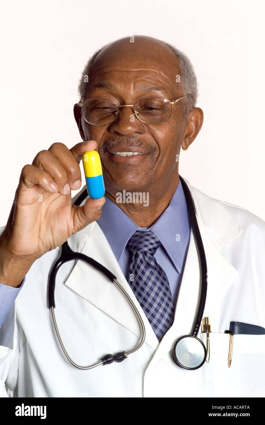 Doctor holding pills over hi-res stock photography and images - Alamy