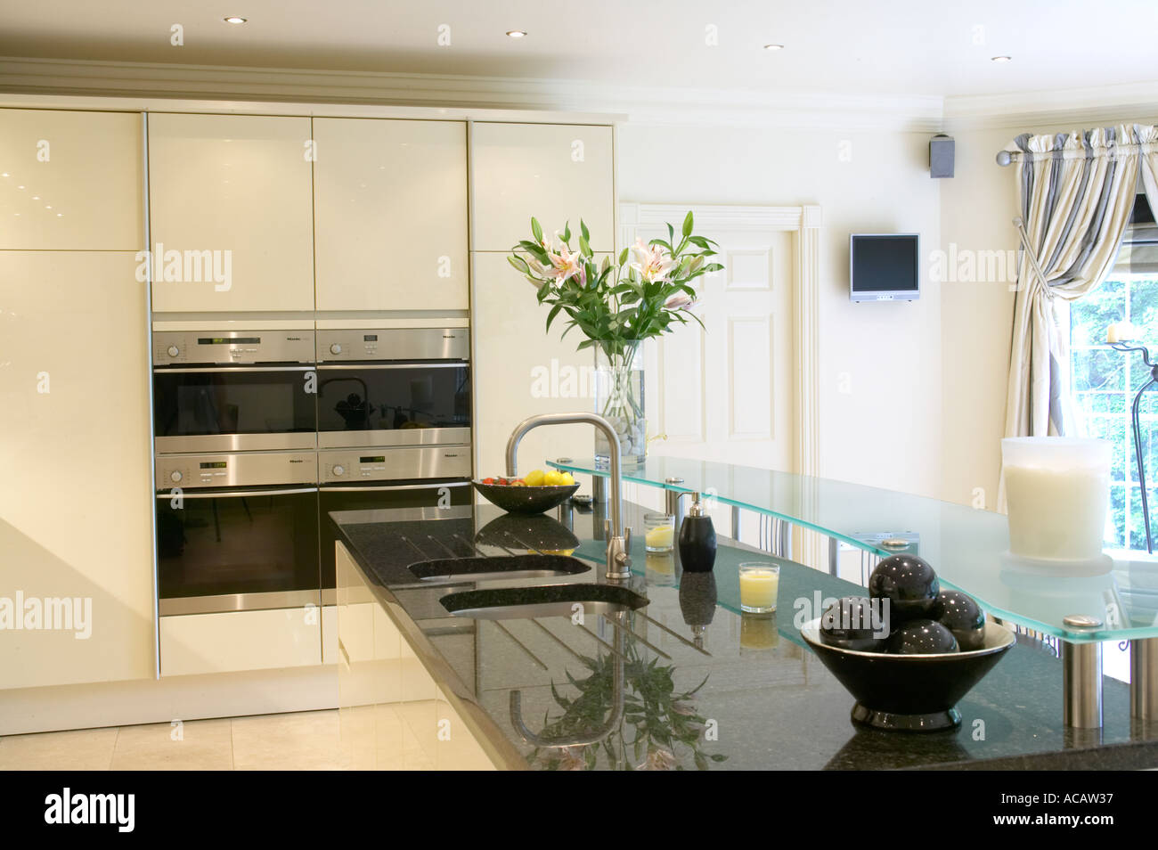 Kitchen appliances cooker hi-res stock photography and images - Alamy