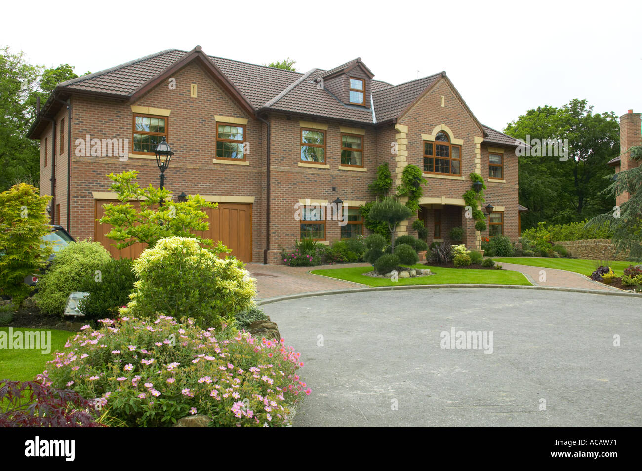Large brick house hi-res stock photography and images - Alamy