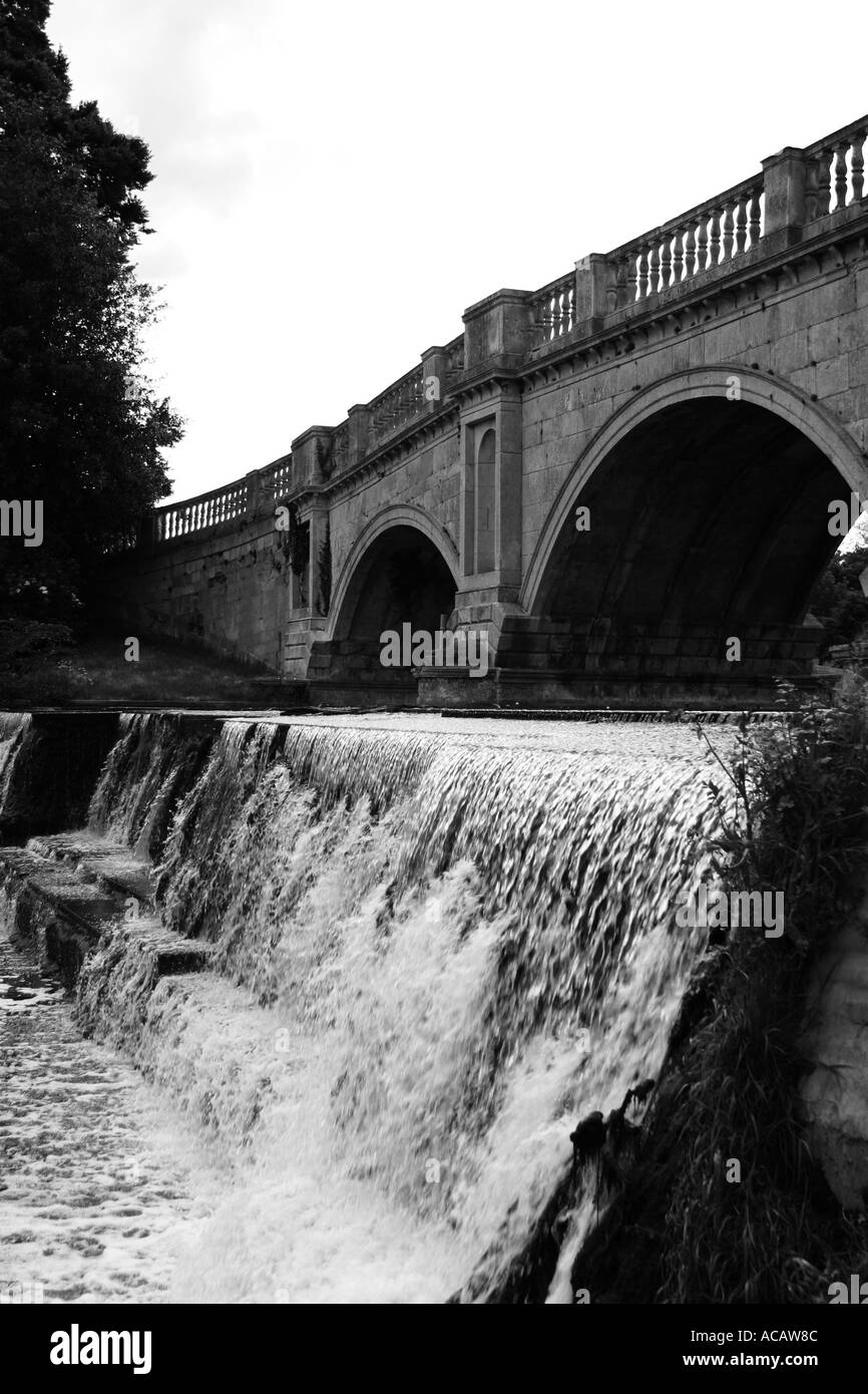 BRIDGE AND WATERFALL AT BROCKET HALL Stock Photo - Alamy