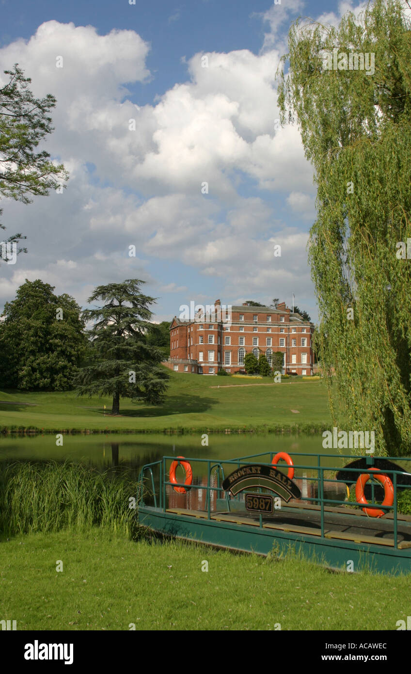 Brocket Hall bridge golf course water ferry Stock Photo - Alamy