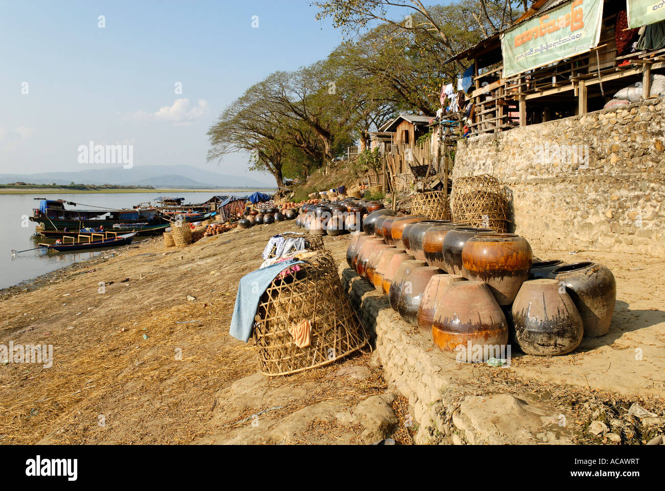Bhamo harbour on the Irrawaddy river, Katchin State, Myanmar Stock ...