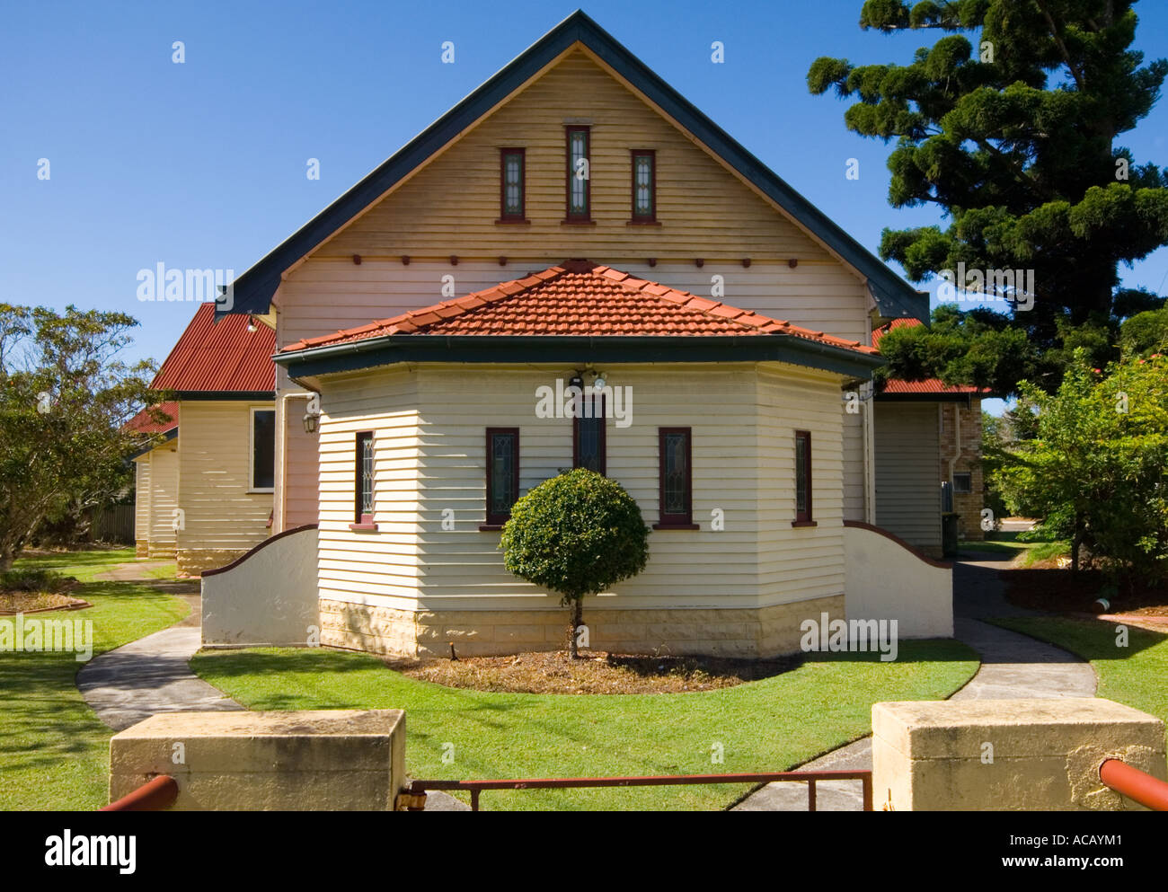 White church and windows hi-res stock photography and images - Alamy