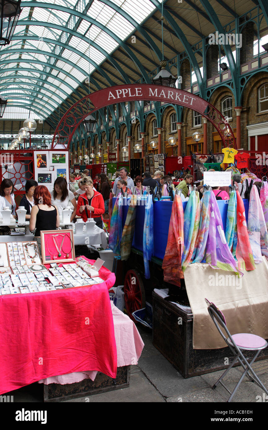 apple market at covent garden london england uk Stock Photo - Alamy