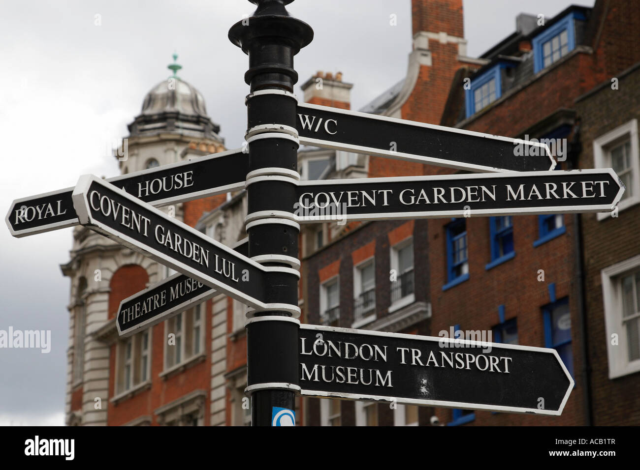 Signpost sign post london hi-res stock photography and images - Alamy