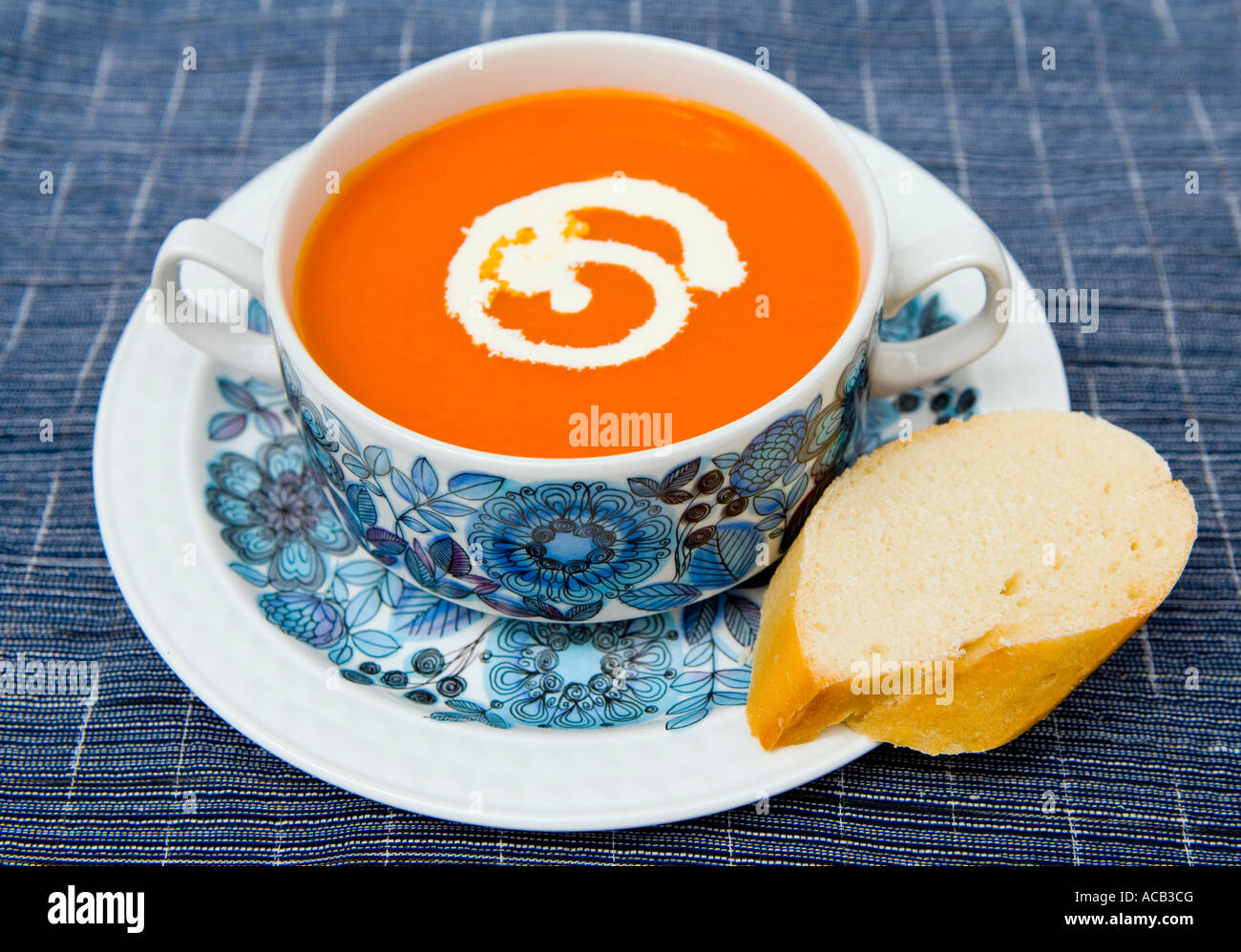 Tinned cream of tomato soup hi-res stock photography and images - Alamy