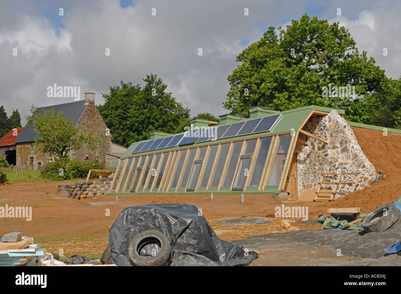 Earthship construction hi-res stock photography and images - Alamy