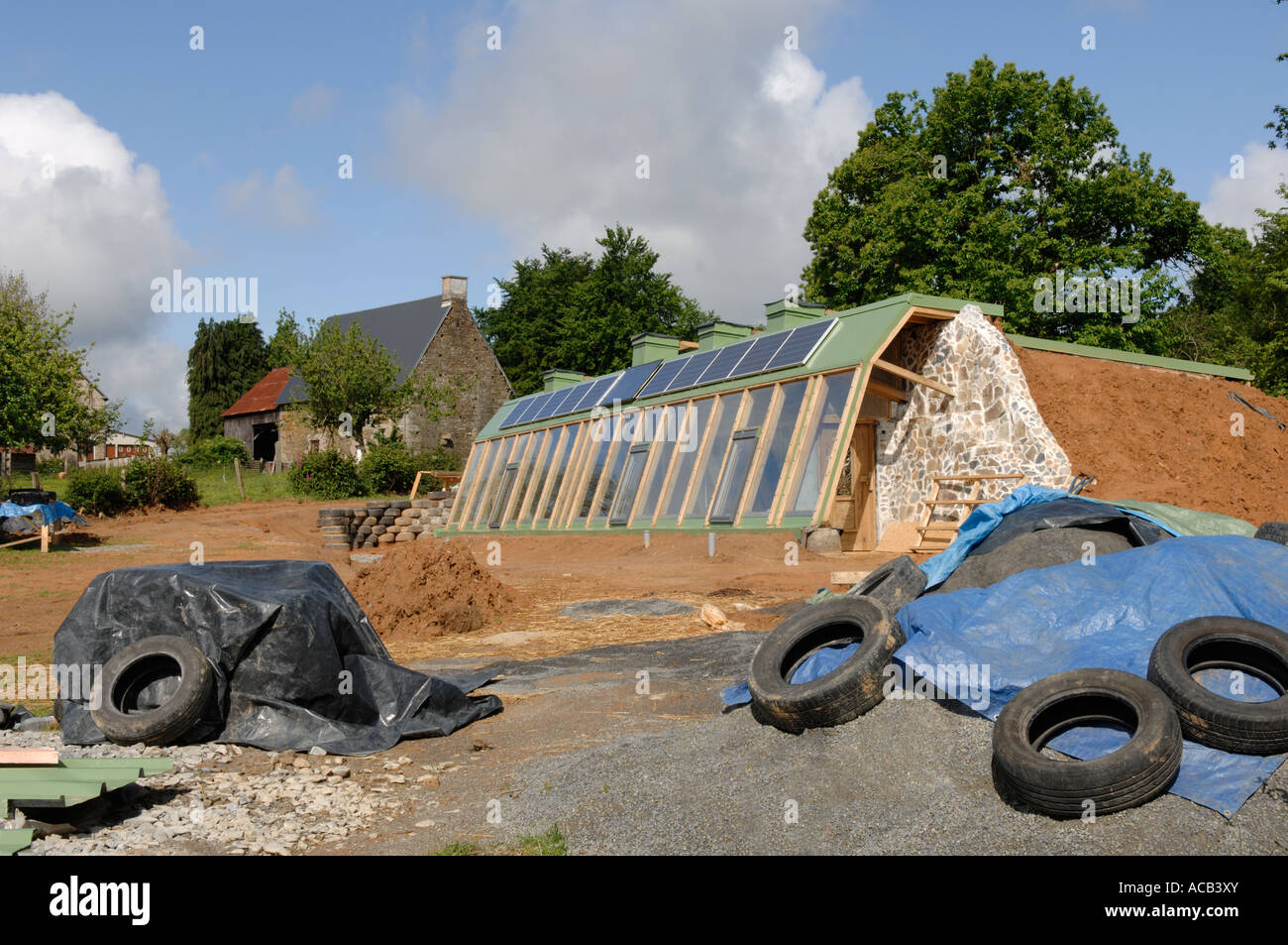 Earthship construction hi-res stock photography and images - Alamy