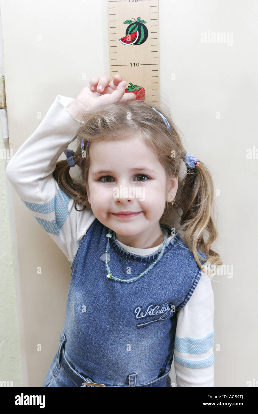 A little girl is measuring its height Stock Photo - Alamy