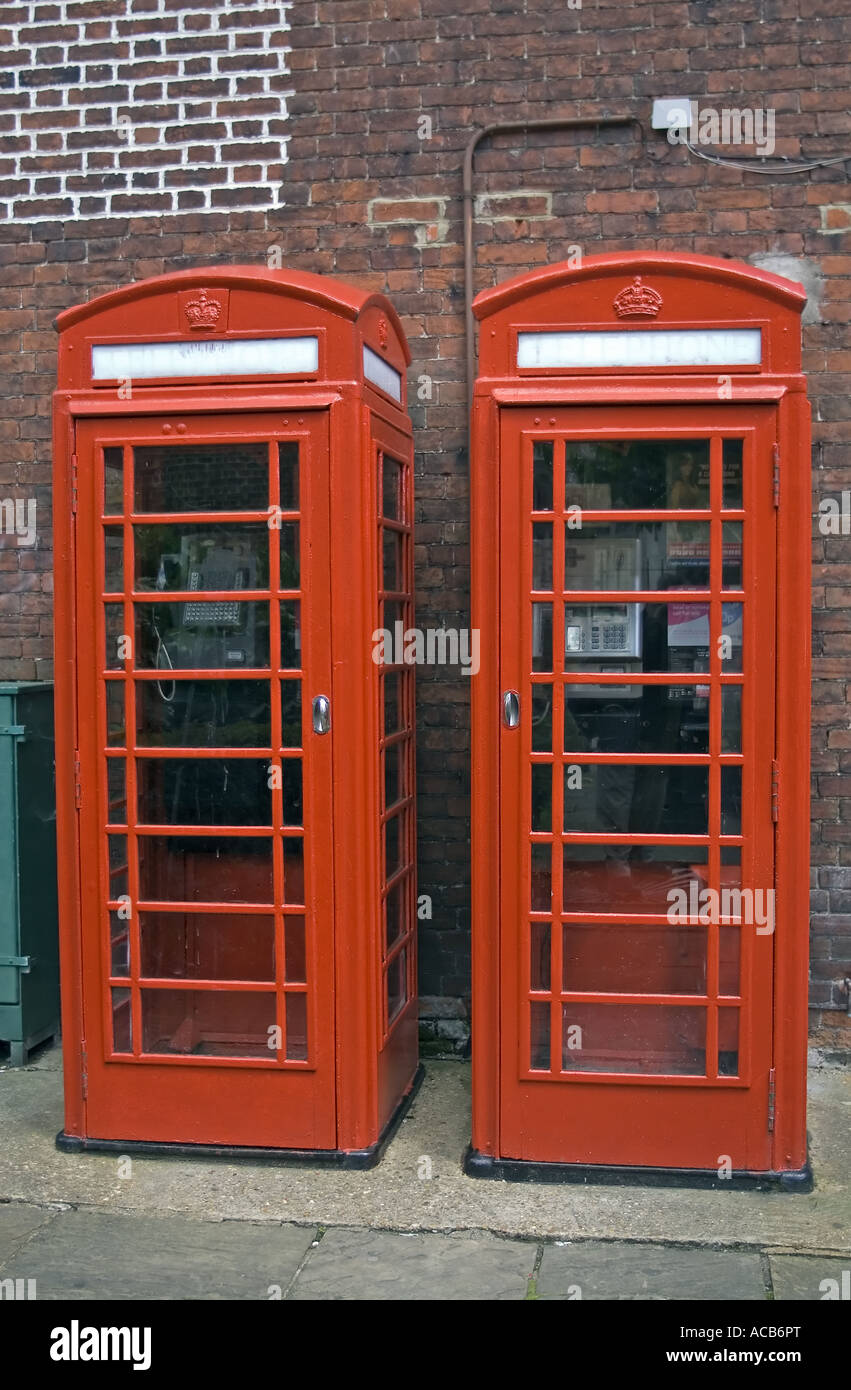Twin red phone boxes hi-res stock photography and images - Alamy