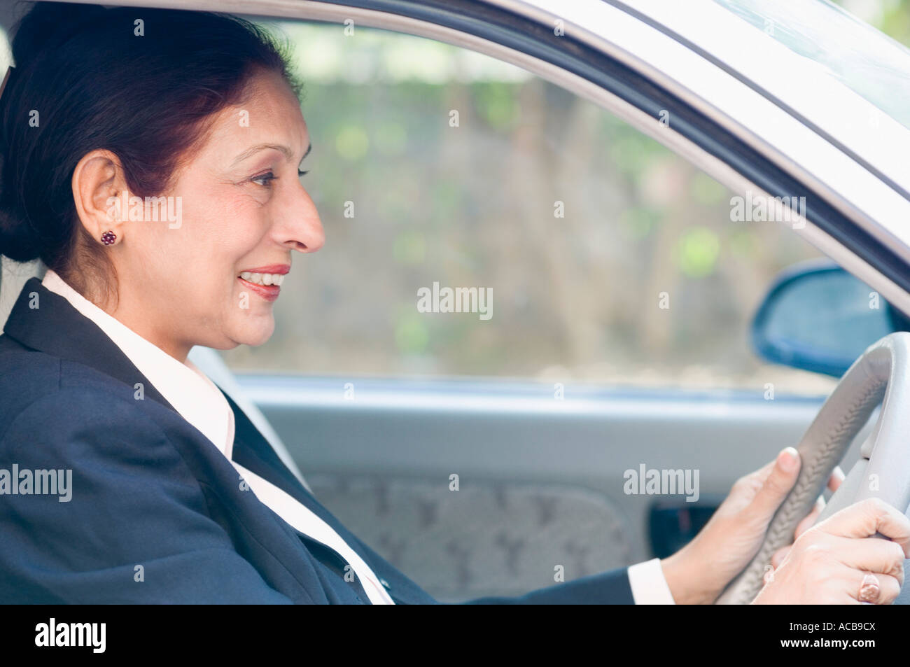 Side profile of a businesswoman driving a car Stock Photo - Alamy