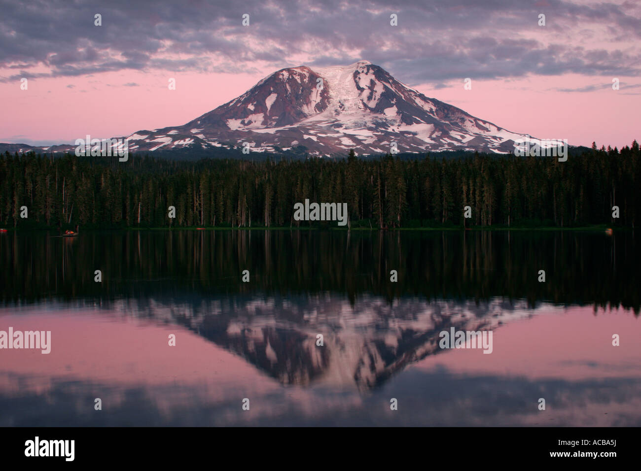 Mount adams takhlakh lake hi-res stock photography and images - Alamy