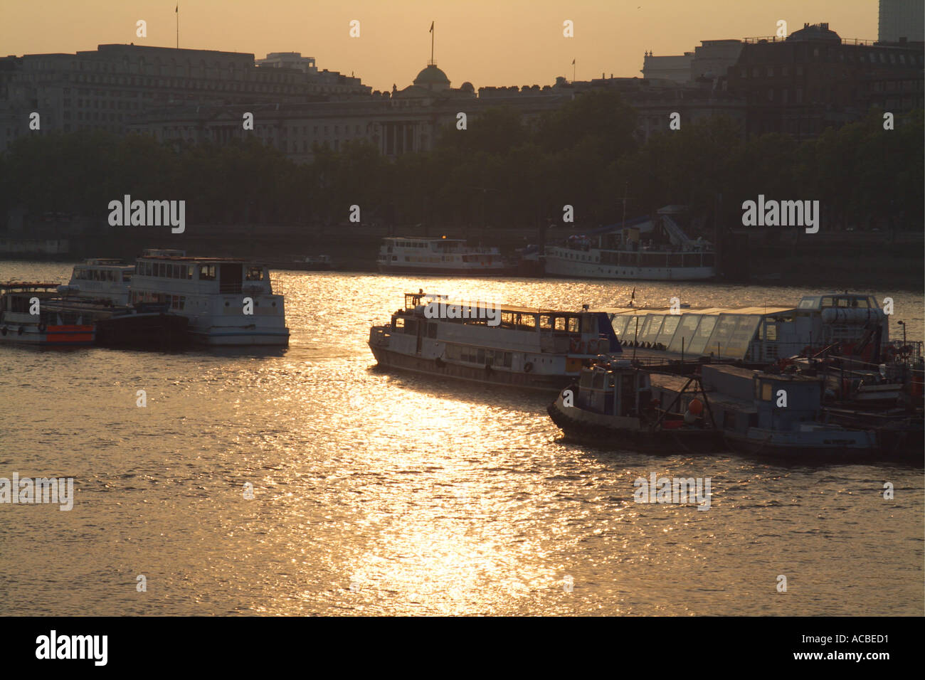 2003 summer uk london river hi-res stock photography and images - Alamy
