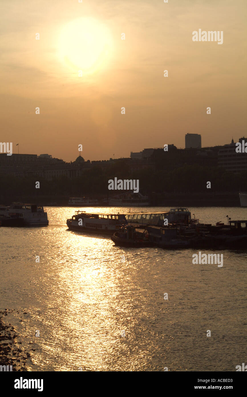 2003 summer uk london river hi-res stock photography and images - Alamy