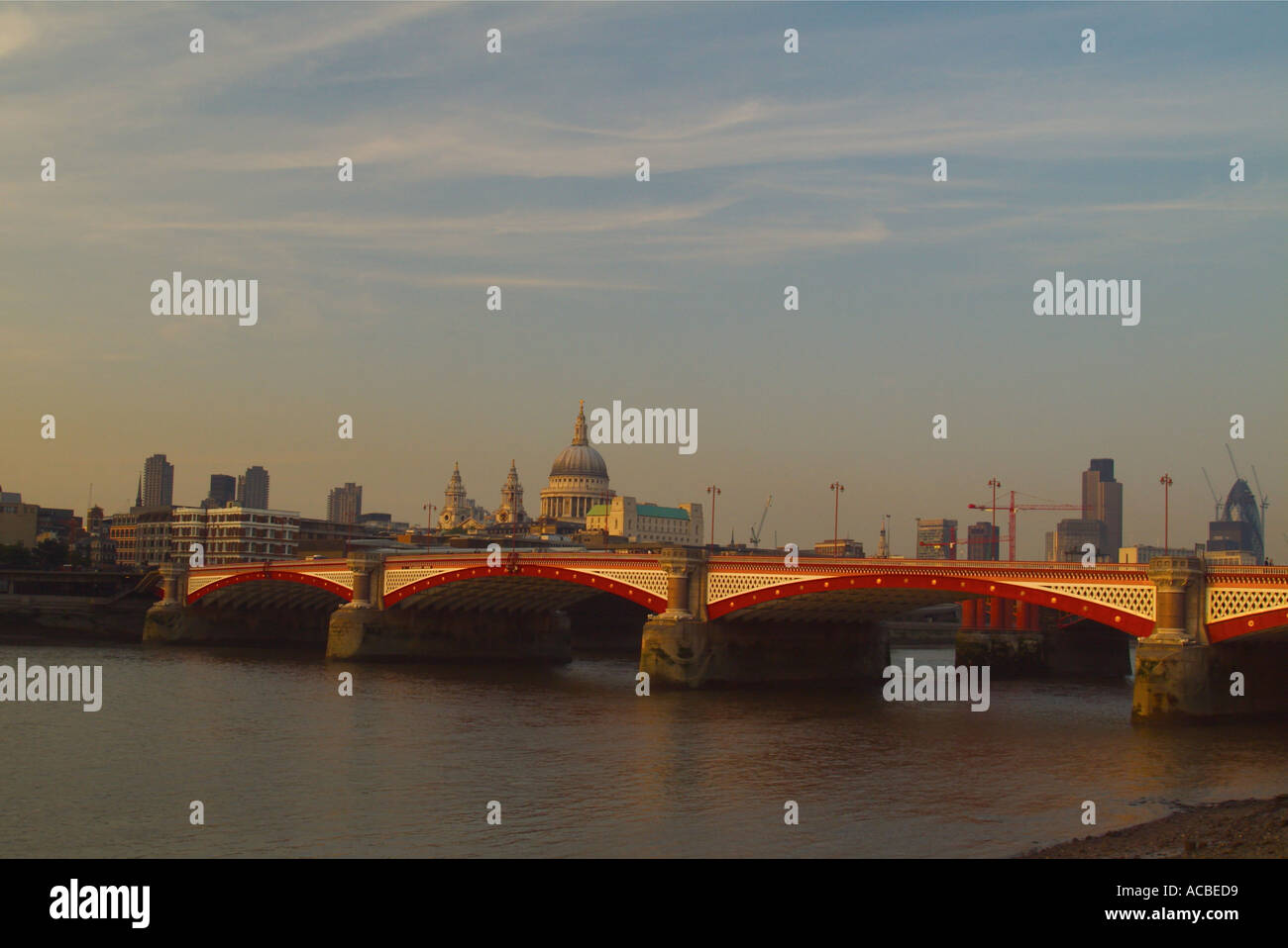 2003 summer uk london river hi-res stock photography and images - Alamy