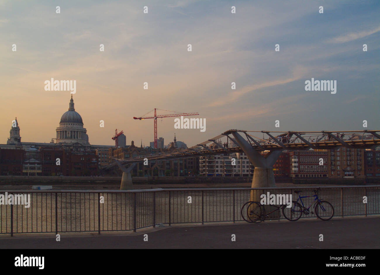 2003 summer uk london river hi-res stock photography and images - Alamy