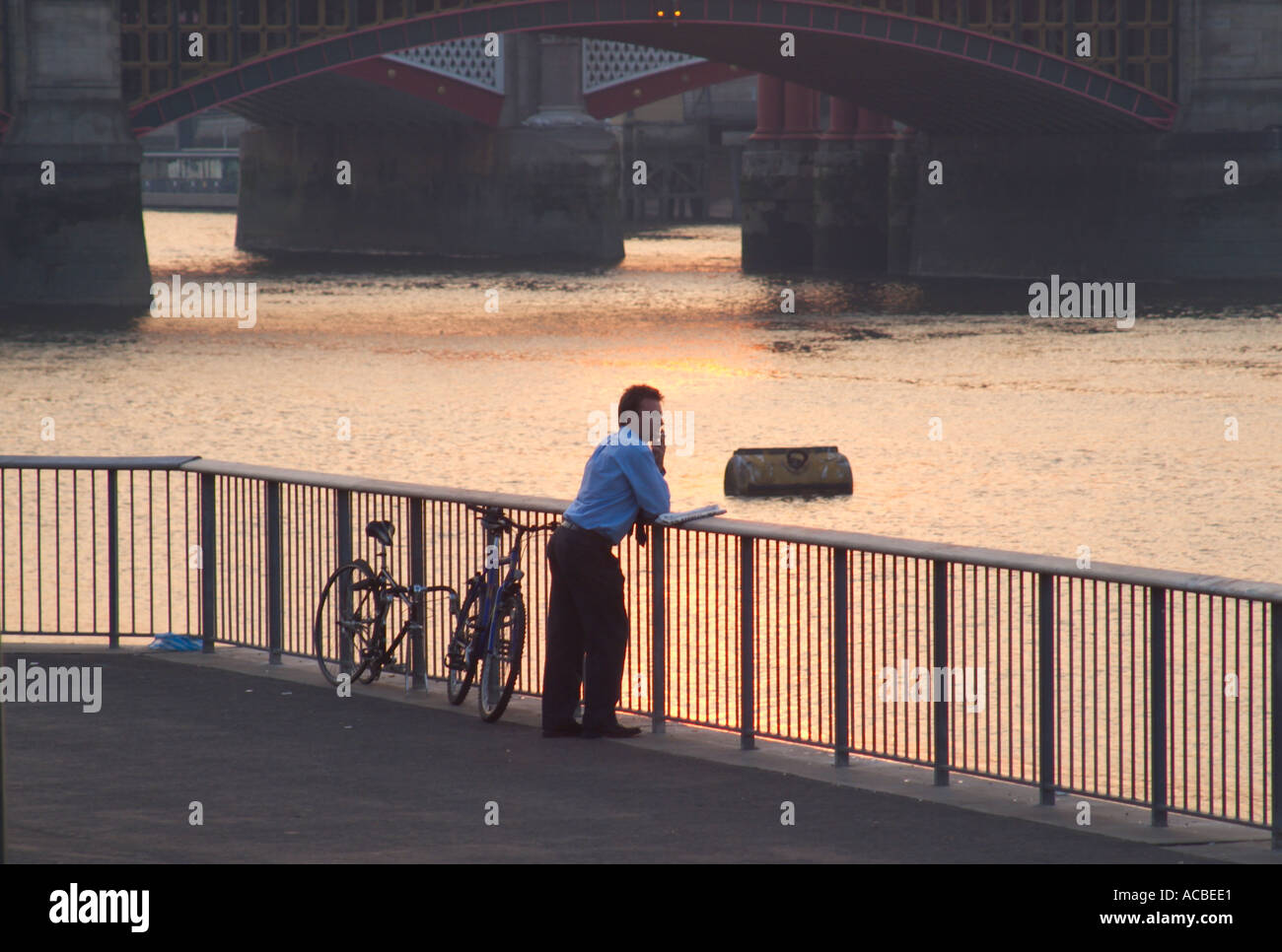 2003 summer uk london river hi-res stock photography and images - Alamy