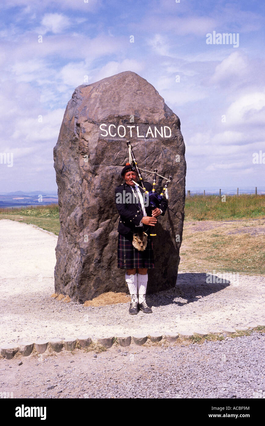 Scottish Piper, Carter Bar, Boundary of Scotland and England, travel ...