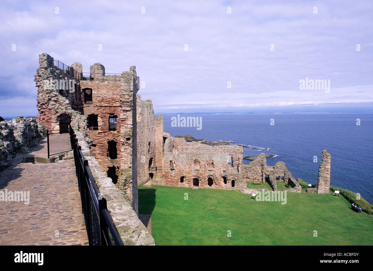 Scottish medieval building hi-res stock photography and images - Alamy