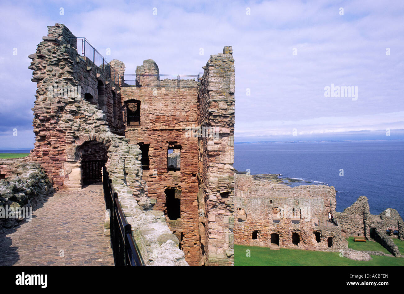 Tantallon Castle, Scotland, Lothian, Scottish Borders, UK, cliff edge ...