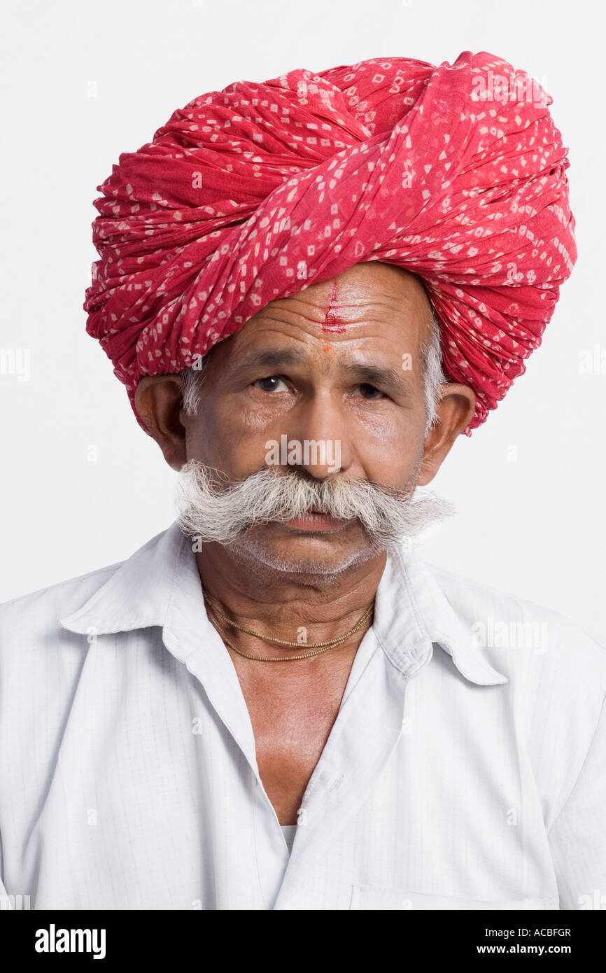 Man wearing white kurta hi-res stock photography and images - Alamy
