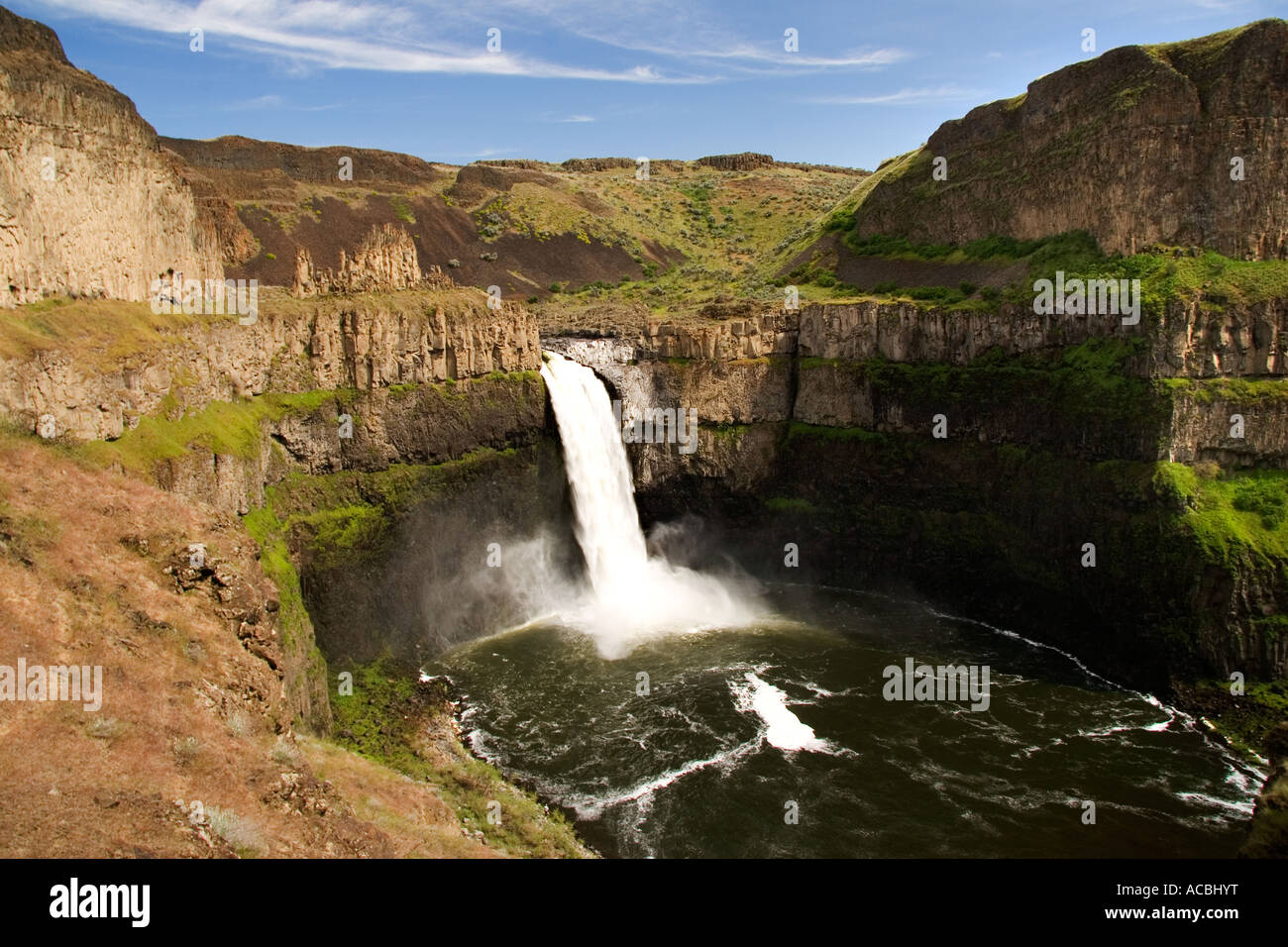 The Palouse River plunges over Palouse Falls in Palouse Falls State ...