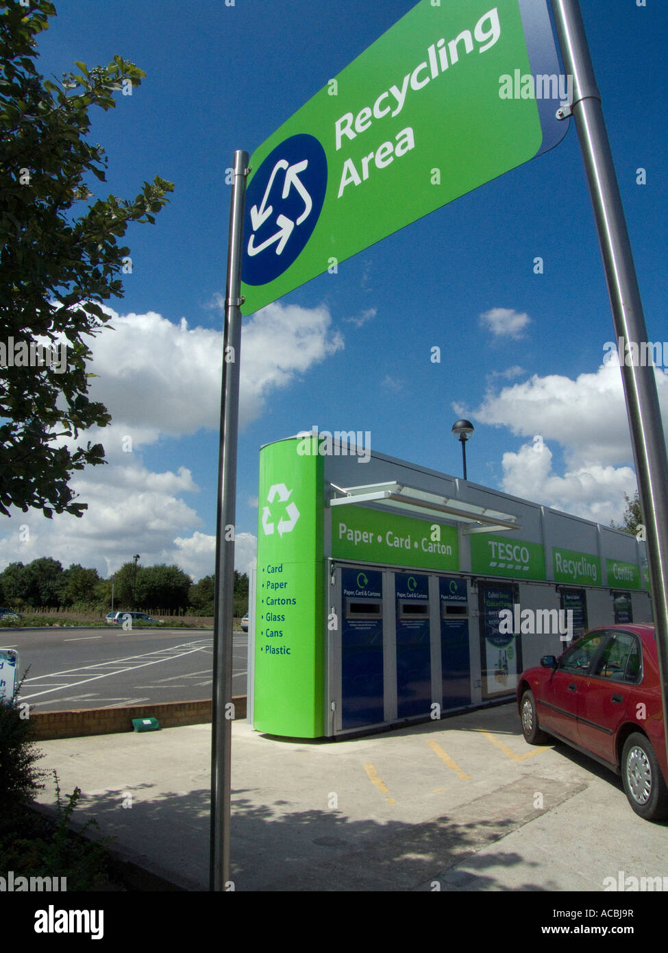 Supermarket tesco sign recycle green ecology conservation hi-res stock ...