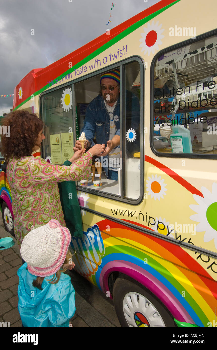 Frozen yoghurt market van hi-res stock photography and images - Alamy