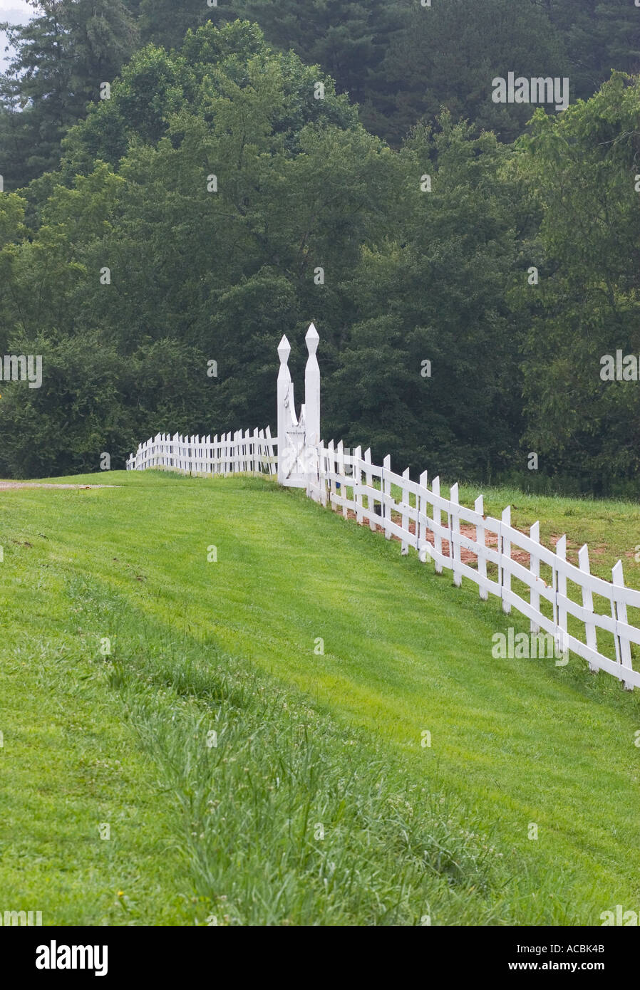 Scenic landscape country fence Stock Photo - Alamy