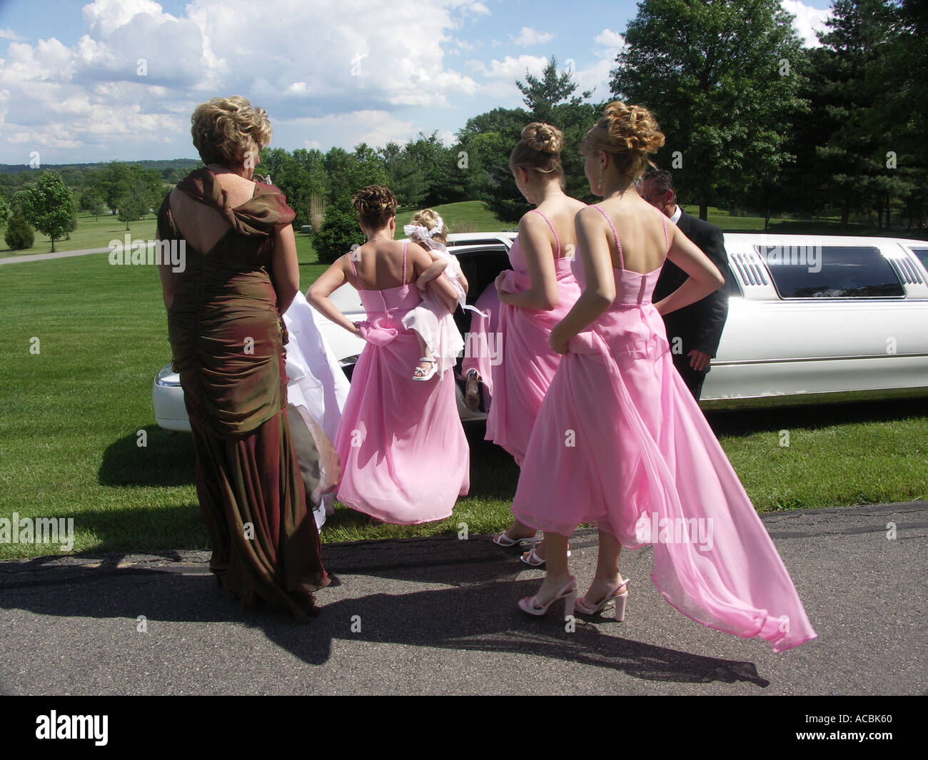 Girls wear traditional dresses hi-res stock photography and images - Alamy