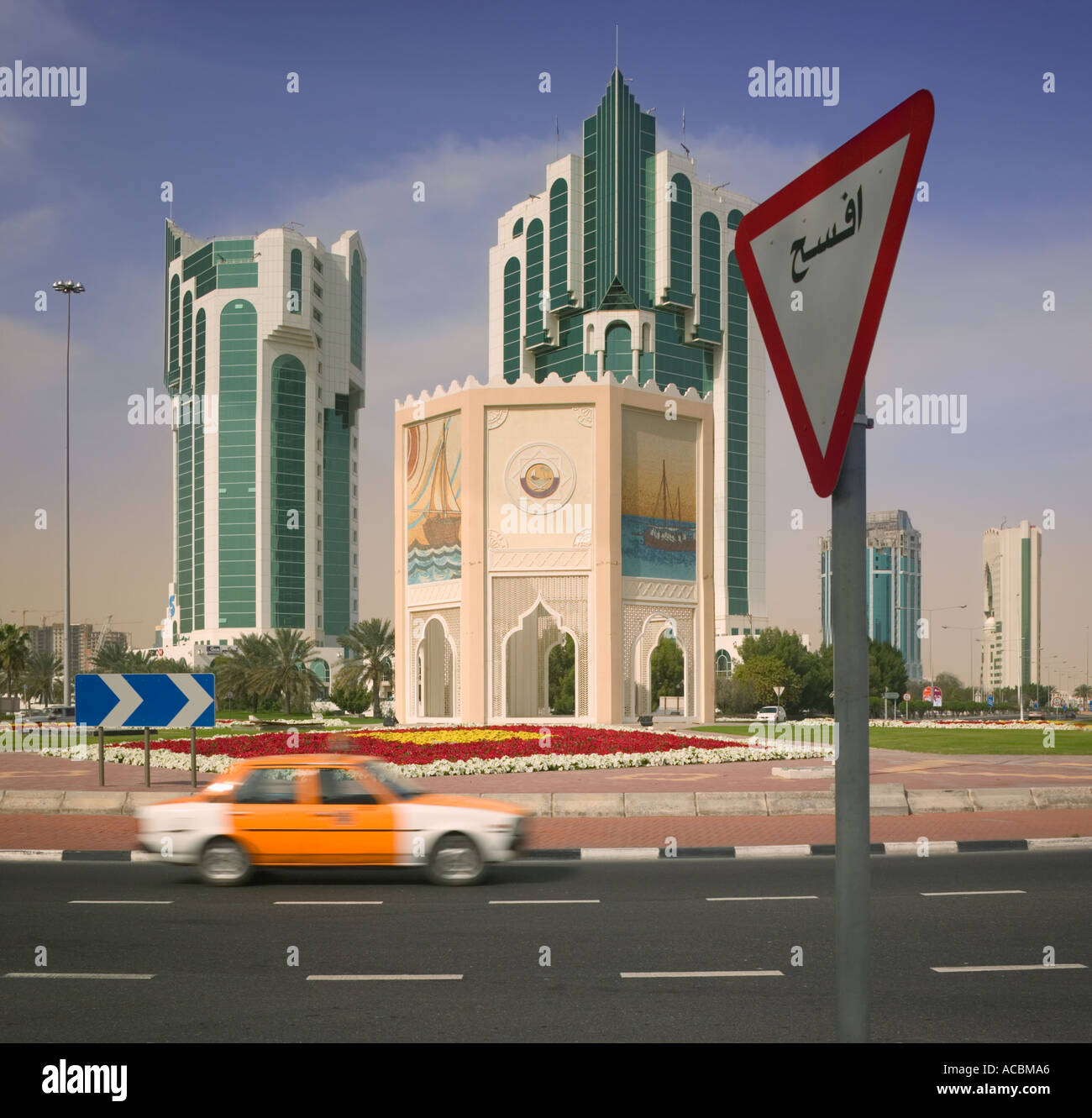 Doha qatar roundabout hi-res stock photography and images - Alamy