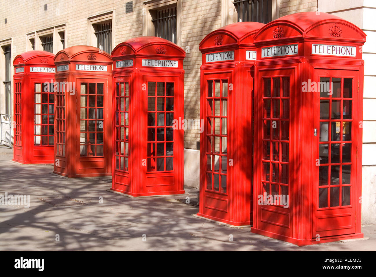 Traditional Red English Telephone Booths Stock Photo - Alamy