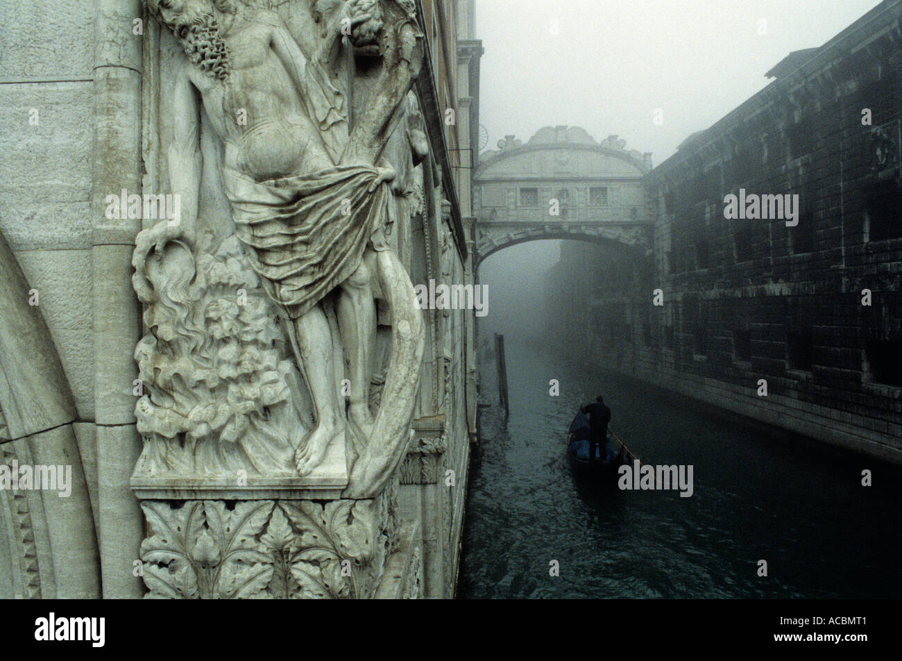 passageway bridge of sighs between doges palace and prison city of ...