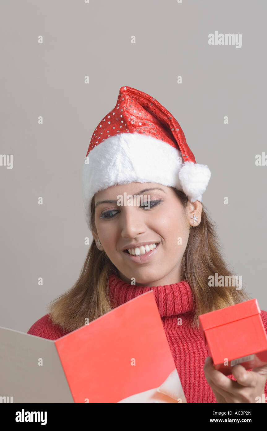 Woman reading a greeting card hi-res stock photography and images - Alamy