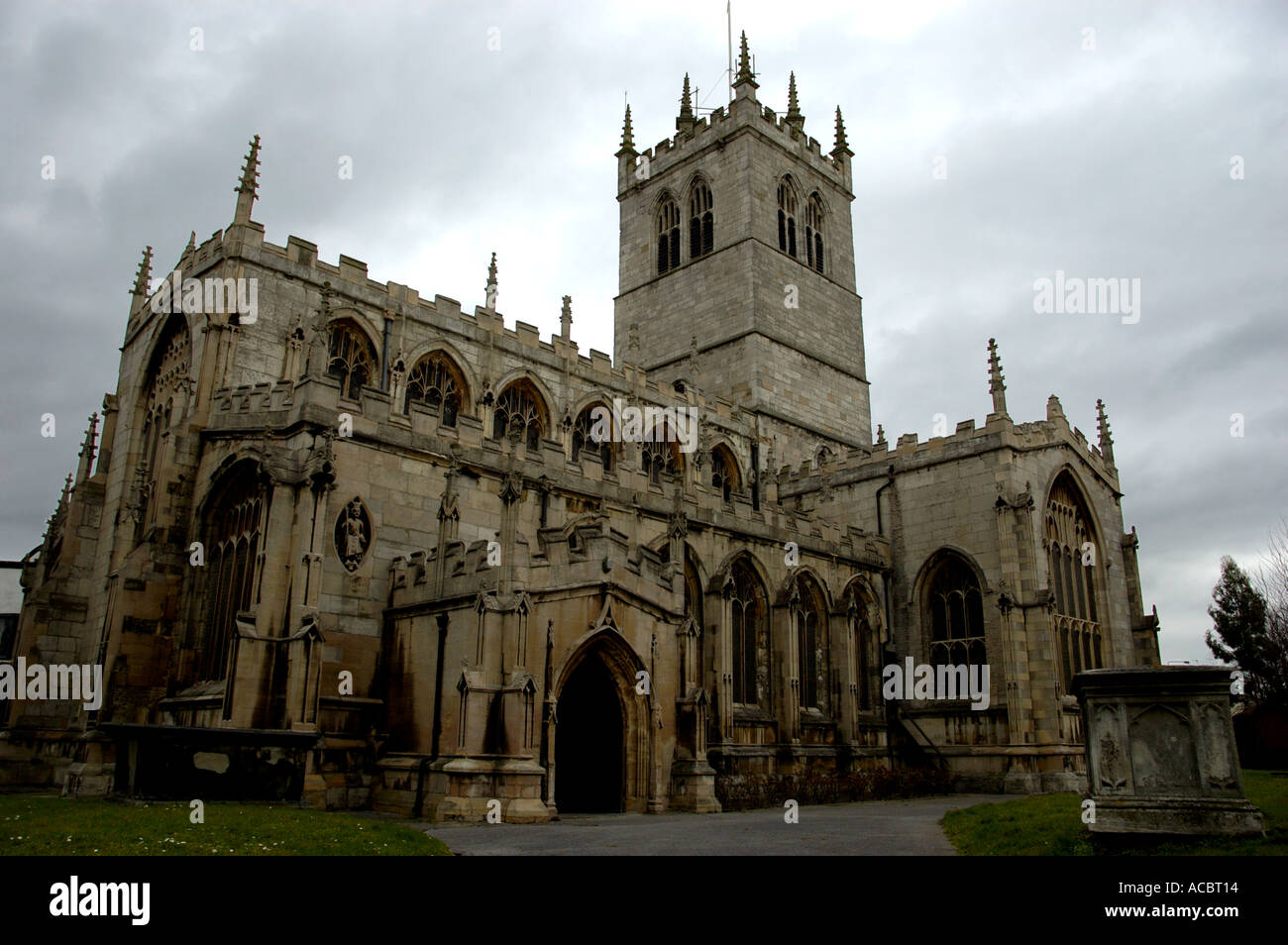 St swithins church hi-res stock photography and images - Alamy