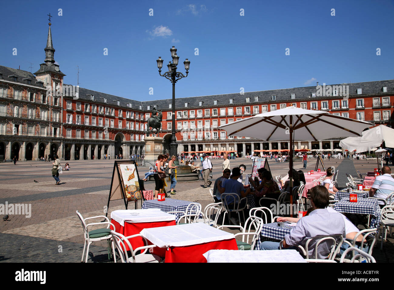 Madrid - Plaza Mayor, Cafe scene in Madrid s famous square Stock Photo ...