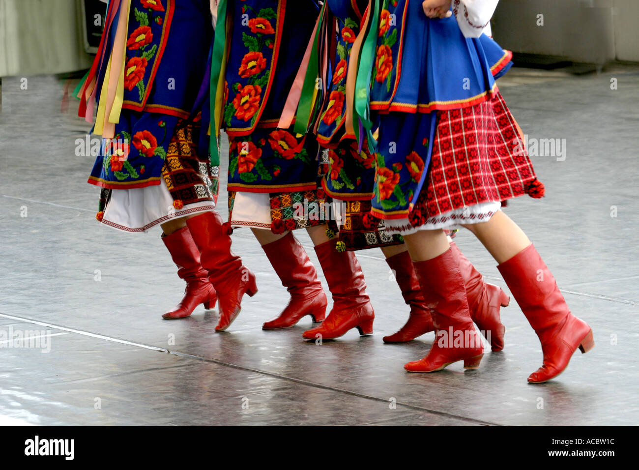 Ukrainian folk dancing Stock Photo - Alamy