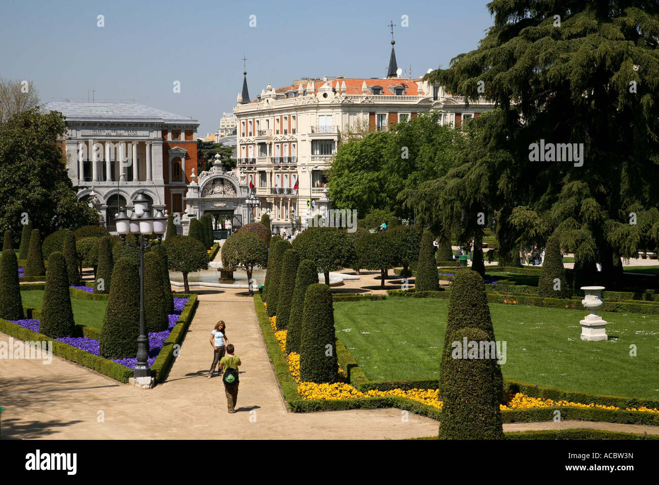 Madrid - Parque del Retiro, View of the French formal garden in Retiro ...