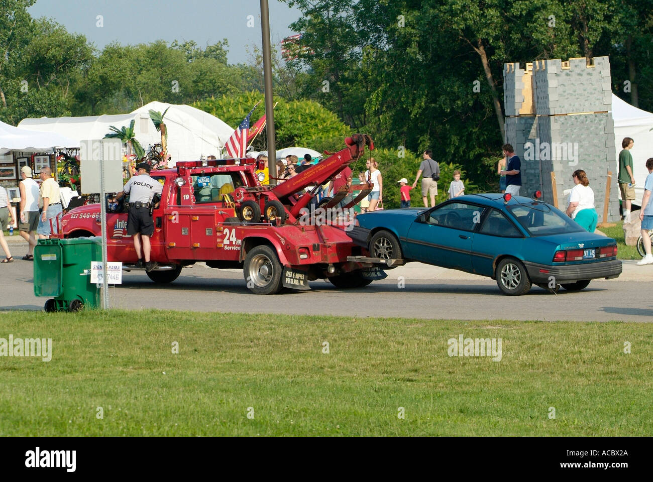 Tow truck removes car hi-res stock photography and images - Alamy