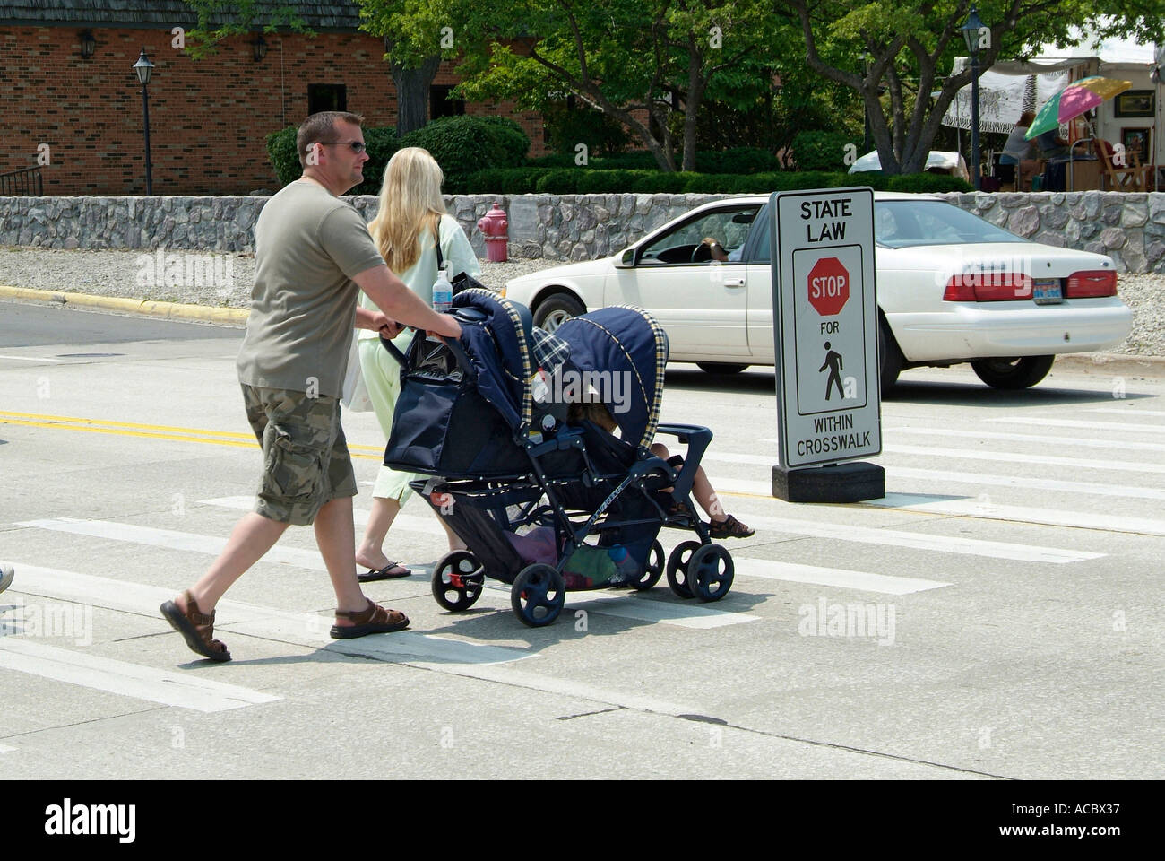 Stop sign in middle of street allowing pedestrians right of way when ...
