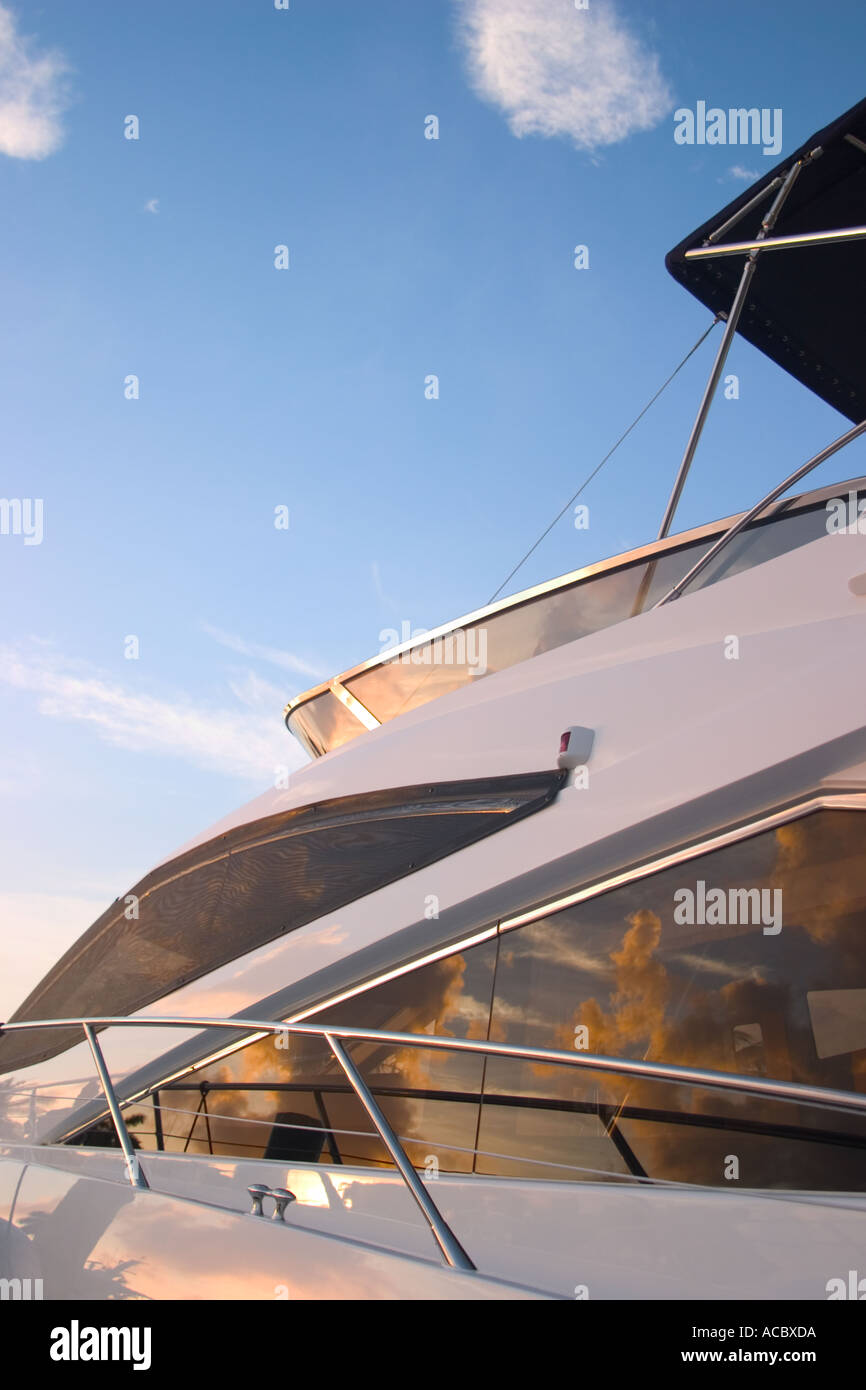 Sunseeker dock hi-res stock photography and images - Alamy