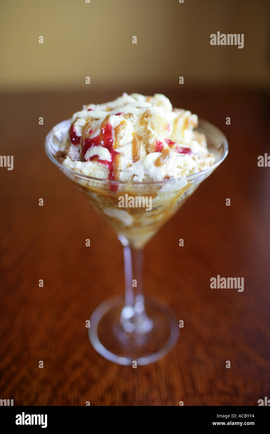 Ice cream parfait with strawberry and caramel Stock Photo - Alamy